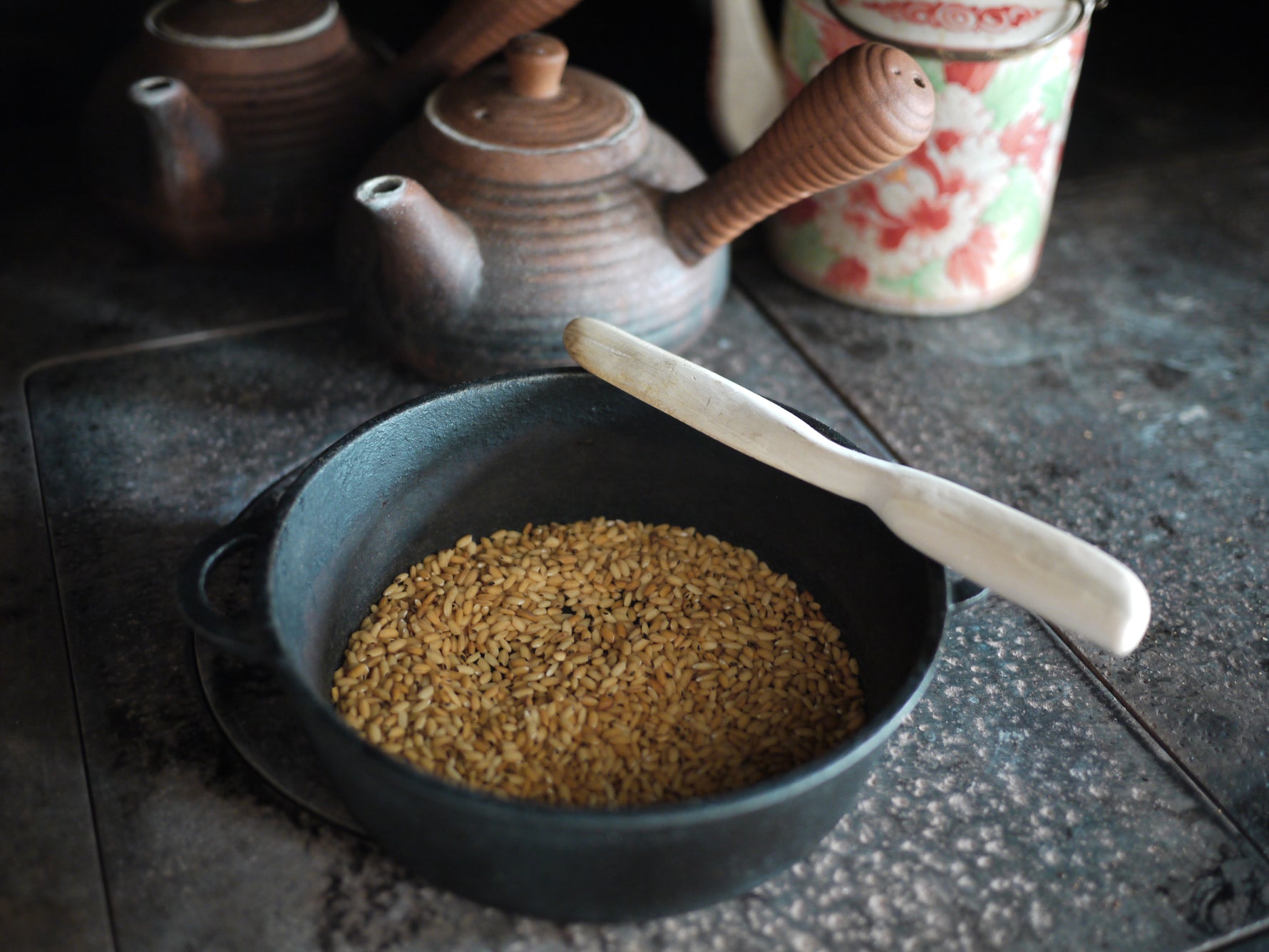 Shop for traditional Chinese tea with Jing Tea Shop